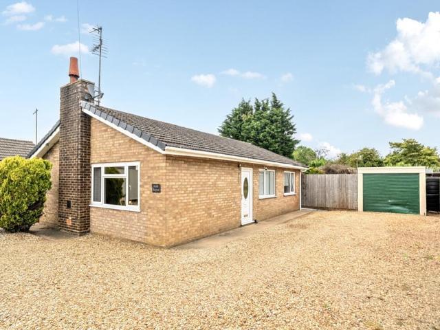 2 bedroom detached bungalow for sale