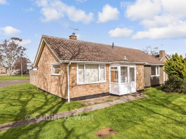 2 bedroom detached bungalow for sale