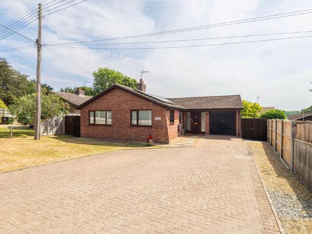 2 bedroom detached bungalow for sale