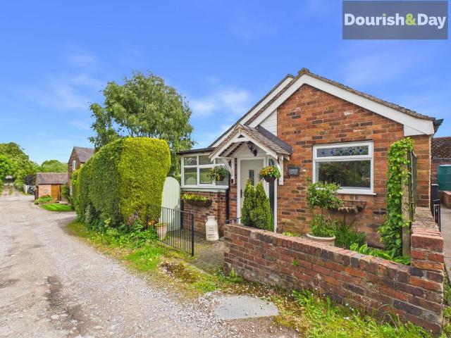 2 bedroom detached bungalow for sale