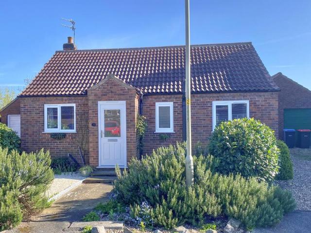 2 bedroom detached bungalow for sale