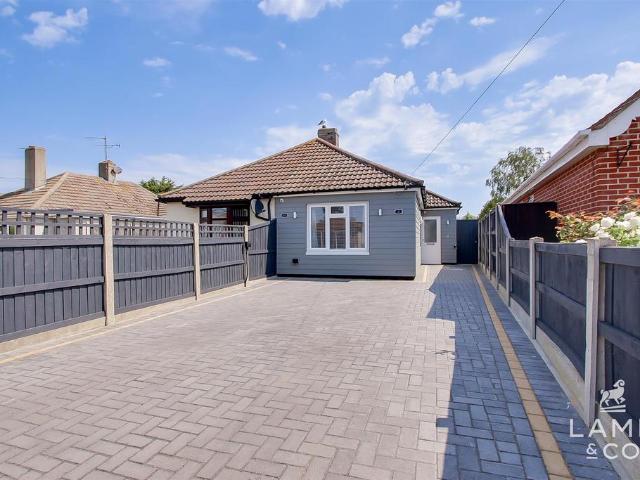 2 bedroom detached bungalow for sale