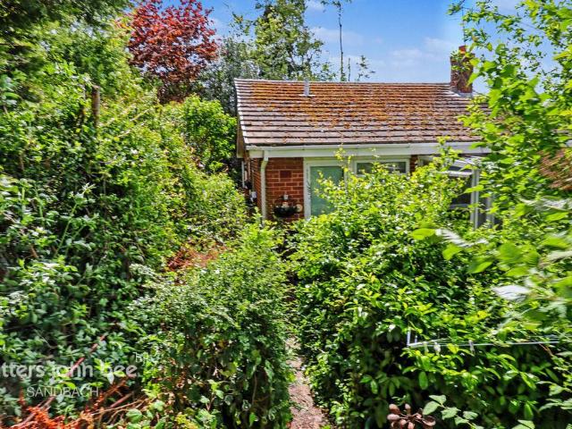 2 bedroom detached bungalow for sale