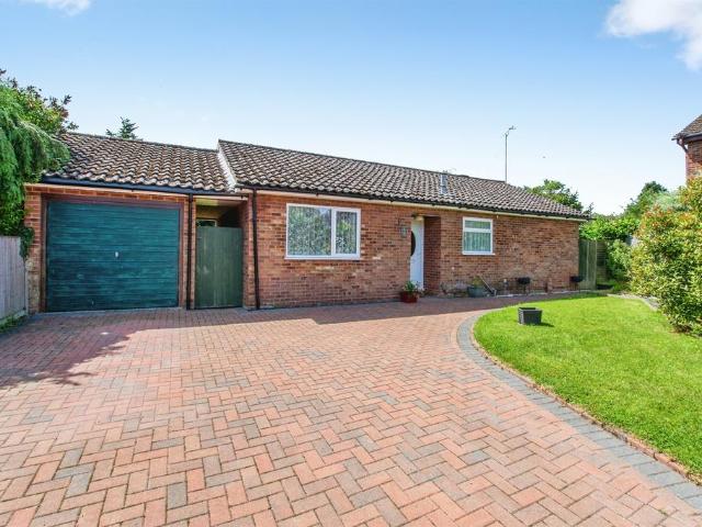 2 bedroom detached bungalow for sale