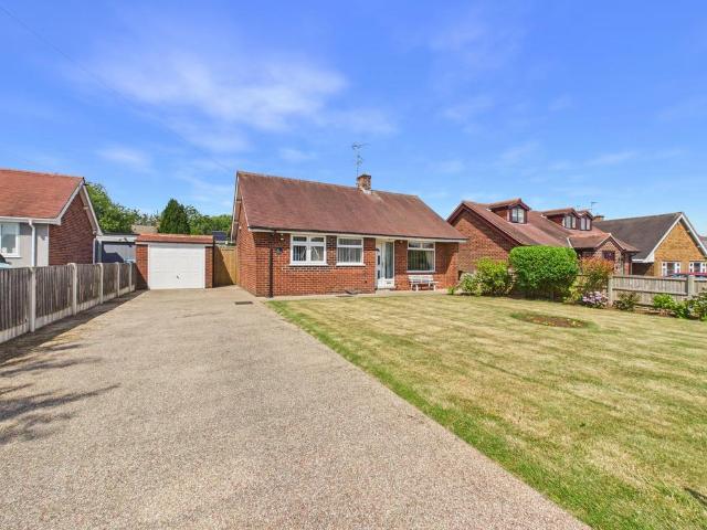 2 bedroom detached bungalow for sale