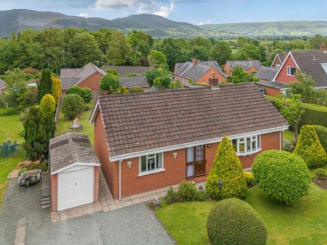 2 bedroom detached bungalow for sale
