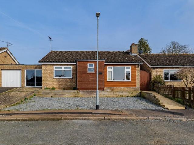 2 bedroom detached bungalow for sale