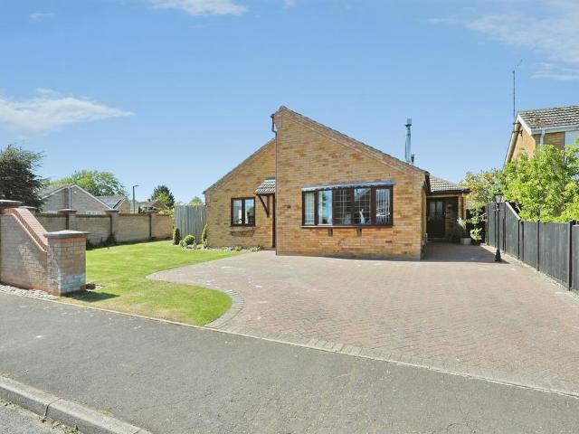 2 bedroom detached bungalow for sale