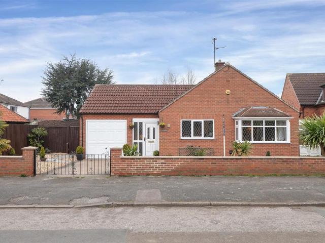 2 bedroom detached bungalow for sale