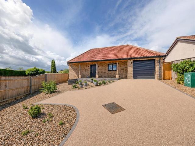 2 bedroom detached bungalow for sale