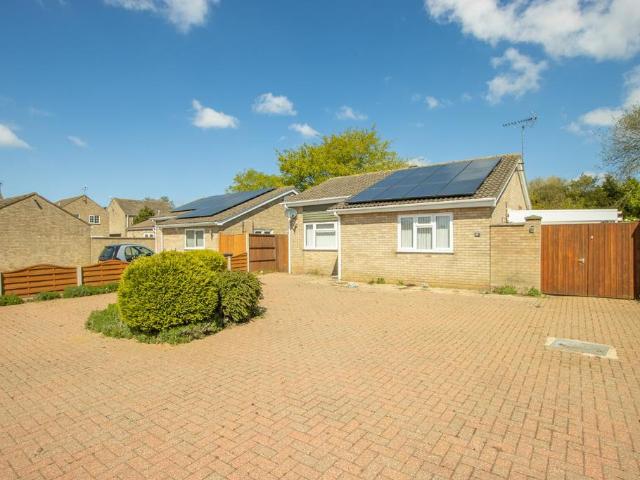 2 bedroom detached bungalow for sale
