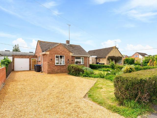 2 bedroom detached bungalow for sale
