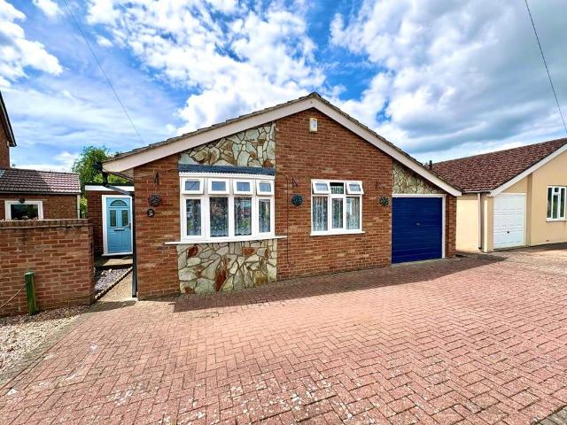 2 bedroom detached bungalow for sale