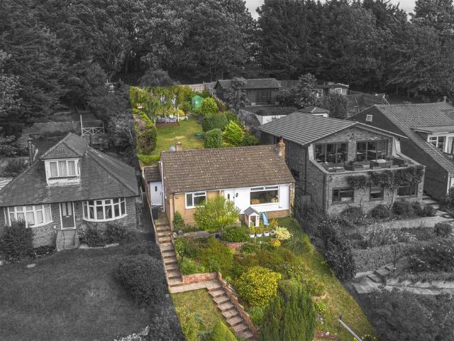 2 bedroom detached bungalow for sale