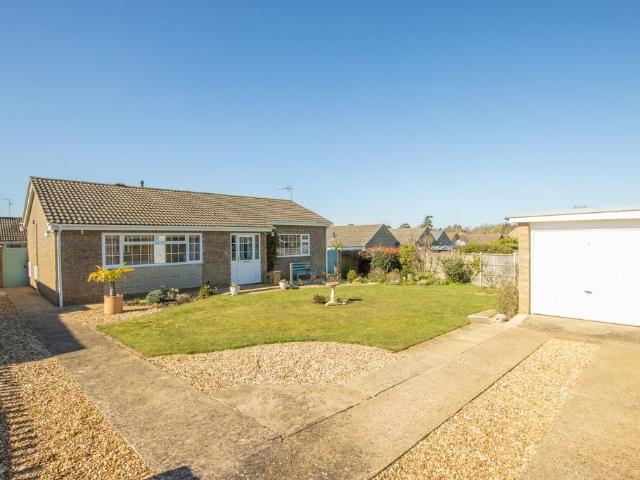 2 bedroom detached bungalow for sale