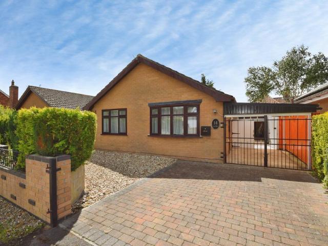 2 bedroom detached bungalow for sale