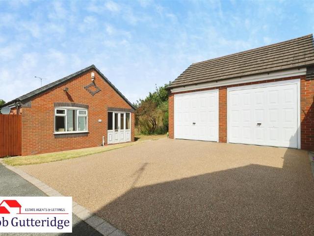 2 bedroom detached bungalow for sale