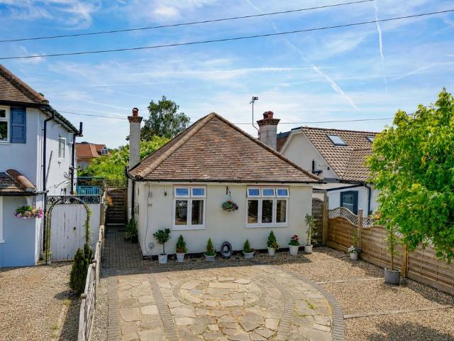 2 bedroom detached bungalow for sale
