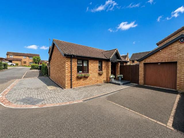 2 bedroom detached bungalow for sale