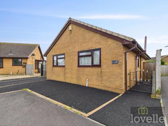 2 bedroom detached bungalow for sale