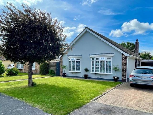 2 bedroom detached bungalow for sale