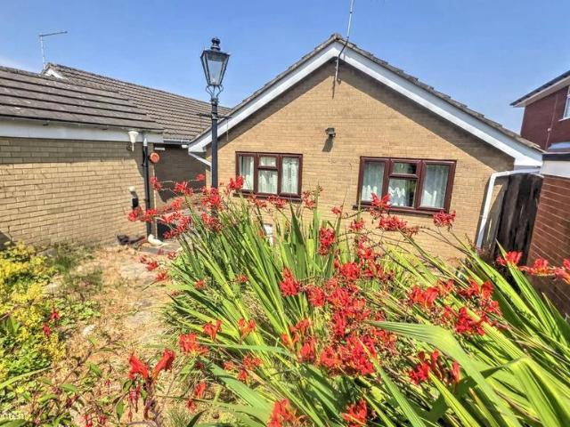 2 bedroom detached bungalow for sale