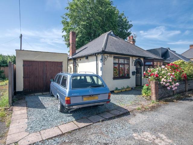 2 bedroom detached bungalow for sale