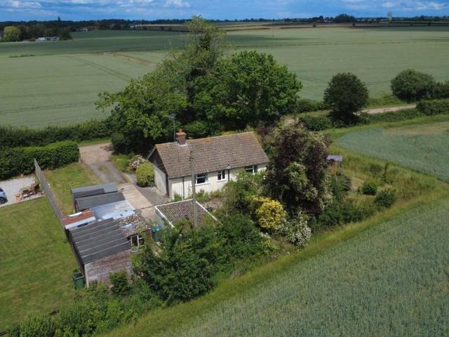 2 bedroom detached bungalow for sale