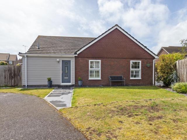 2 bedroom detached bungalow for sale