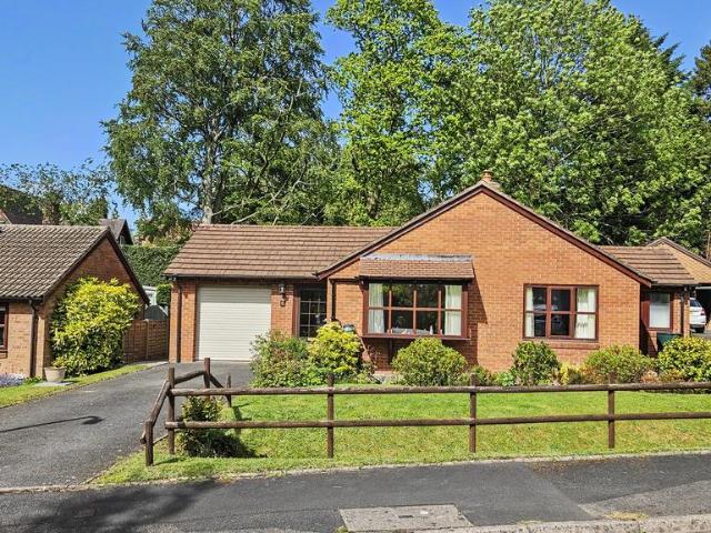 2 bedroom detached bungalow for sale
