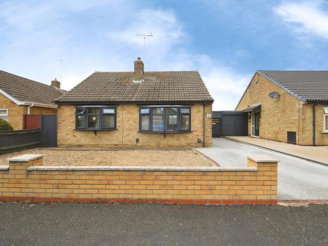 2 bedroom detached bungalow for sale
