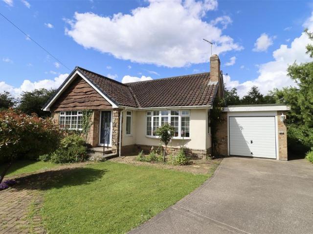 2 bedroom detached bungalow for sale