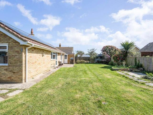 2 bedroom detached bungalow for sale