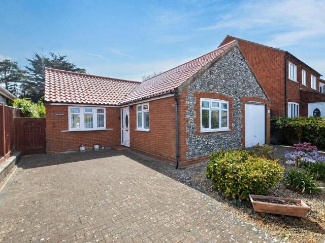 2 bedroom detached bungalow for sale