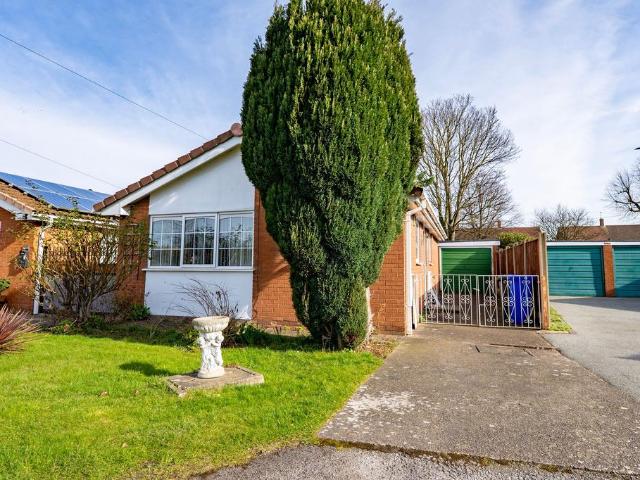 2 bedroom detached bungalow for sale