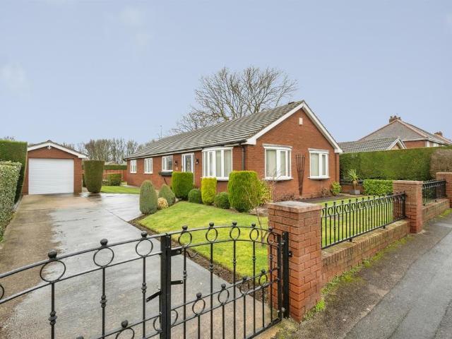 2 bedroom detached bungalow for sale