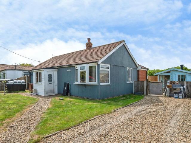 2 bedroom detached bungalow for sale