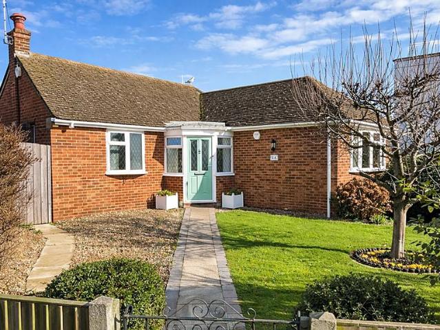 2 bedroom detached bungalow for sale