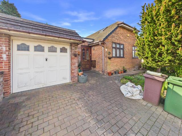 2 bedroom detached bungalow for sale