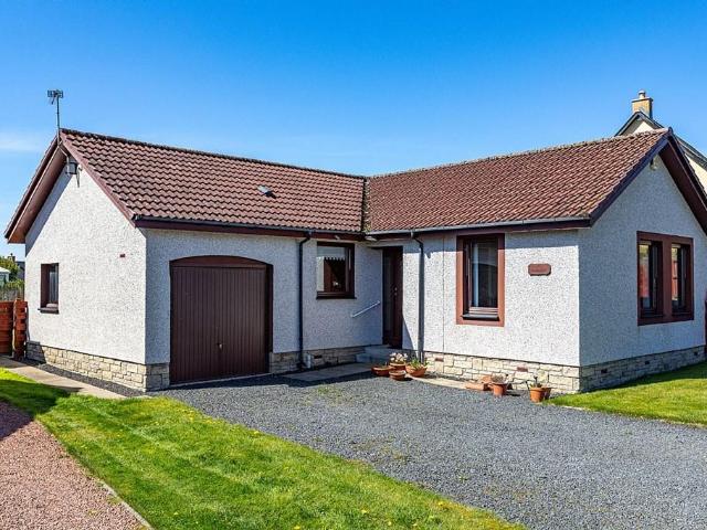 2 bedroom detached bungalow for sale