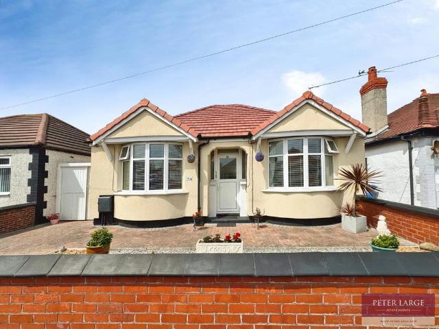 2 bedroom detached bungalow for sale