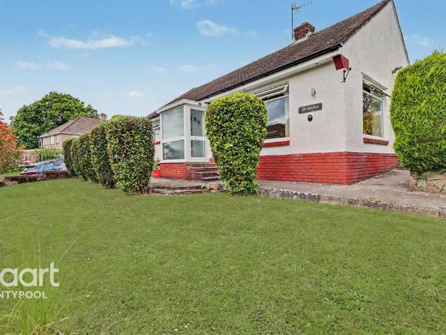 2 bedroom detached bungalow for sale