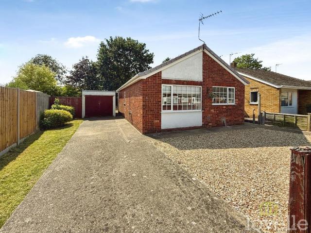 2 bedroom detached bungalow for sale