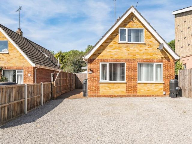 2 bedroom detached bungalow for sale