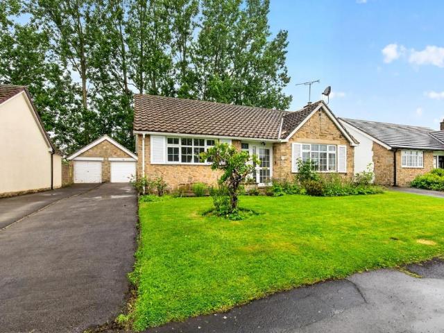 2 bedroom detached bungalow for sale