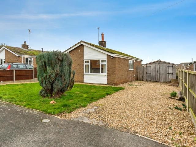 2 bedroom detached bungalow for sale