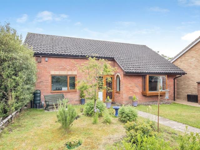 2 bedroom detached bungalow for sale