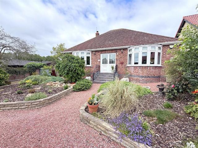 2 bedroom detached bungalow for sale