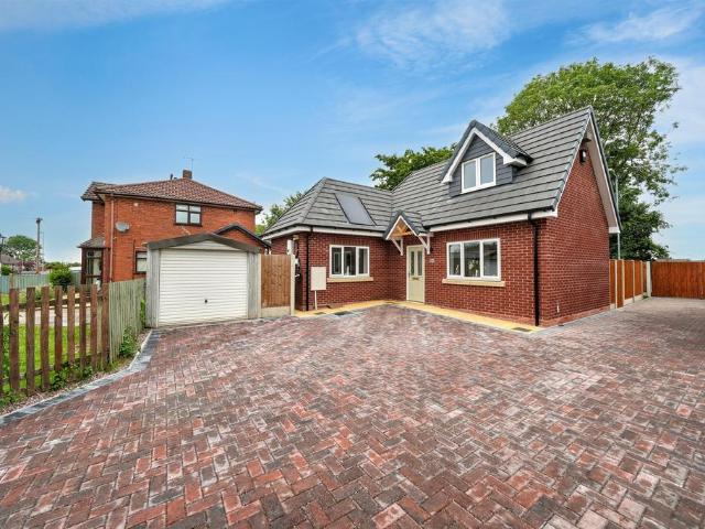 2 bedroom detached bungalow for sale