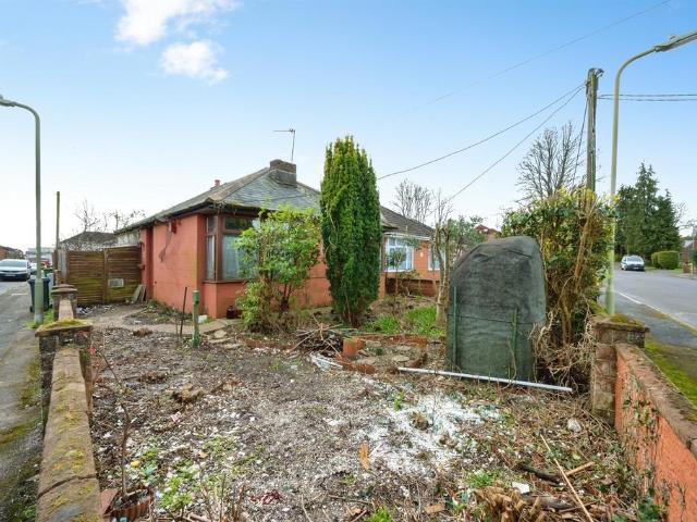 2 bedroom detached bungalow for sale